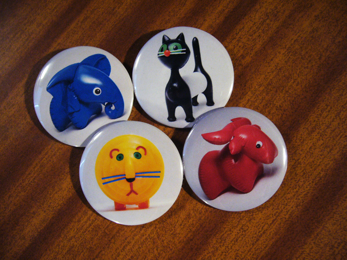 Placky, výroba placek a buttonů, reklamní placky, magnetky, levné placky